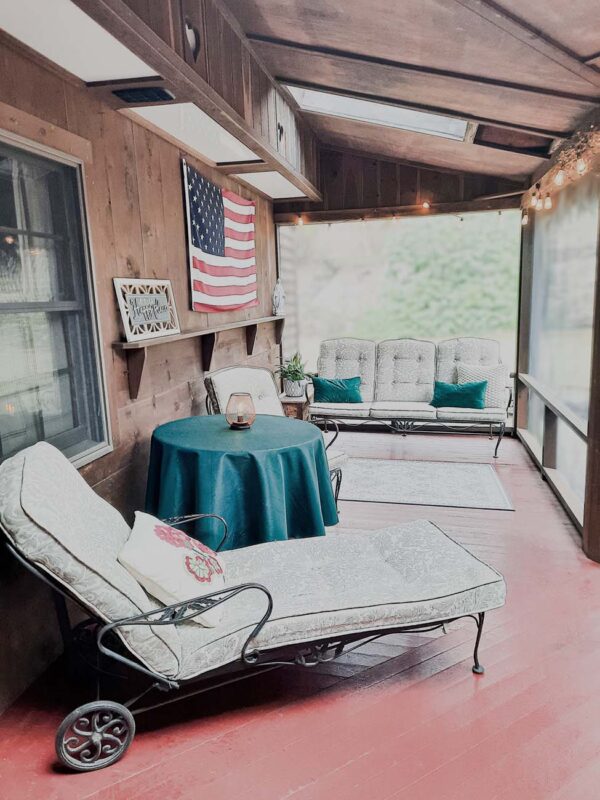 7 Ways to Create a Cozy Living Space Outside