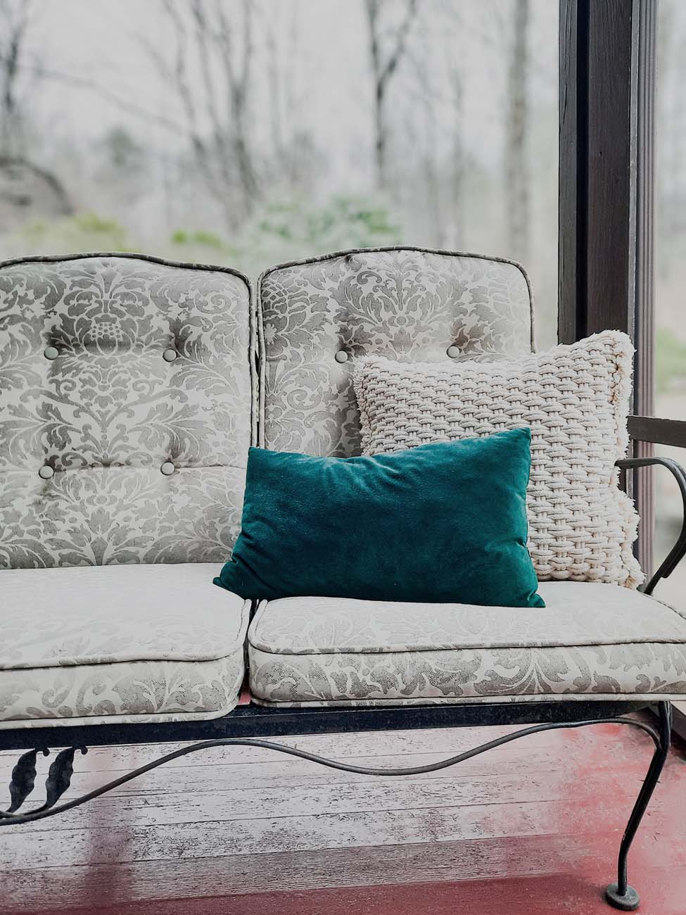 7 Ways to Create a Cozy Living Space Outside