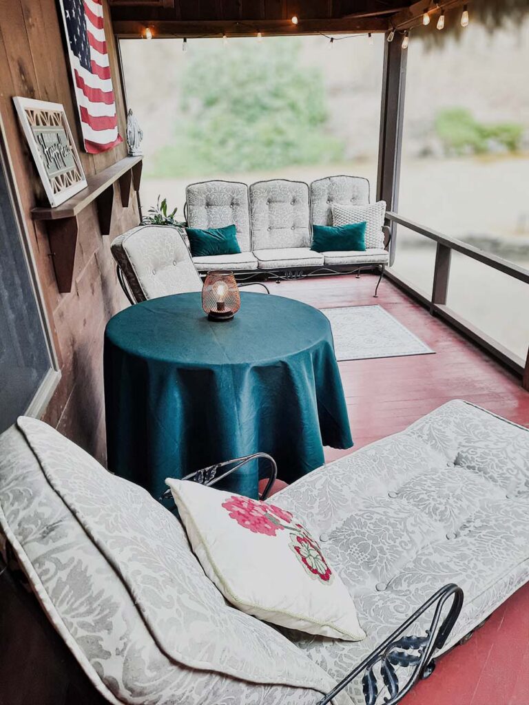 7 Ways to Create a Cozy Living Space Outside
