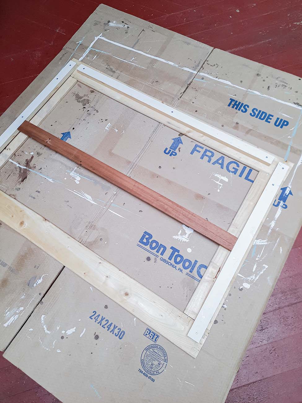 Farmhouse DIY Pallet Picture Frame Idea - Katie T's Home