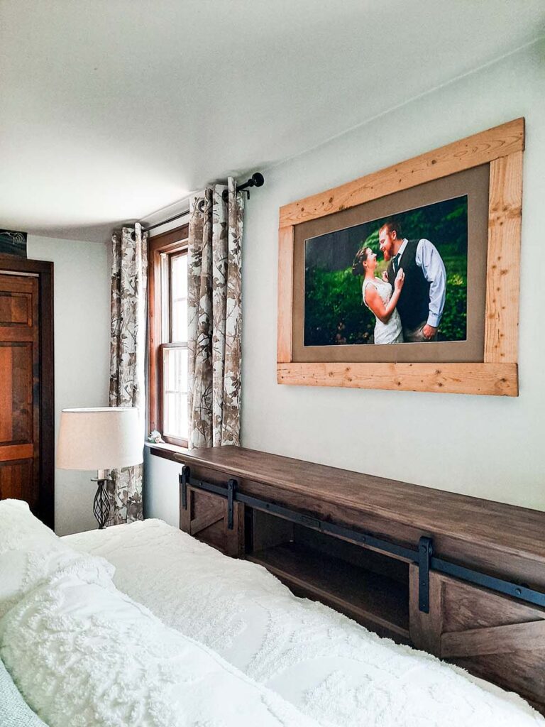 Farmhouse DIY Pallet Picture Frame Idea - Katie T's Home