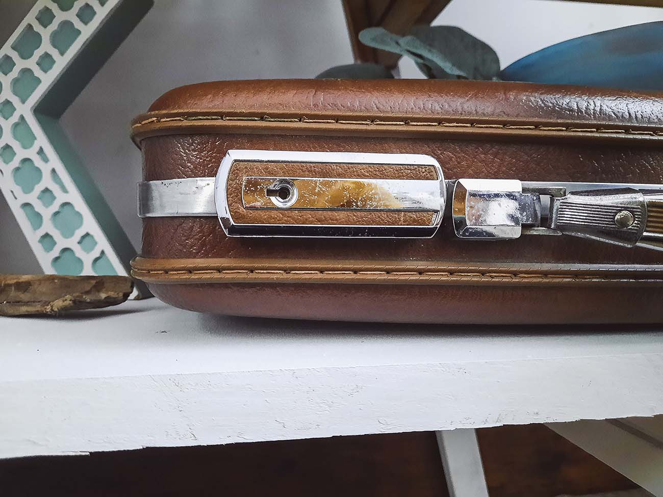 9 Styling Ideas to Decorate a Modern Cottage Ladder Shelf