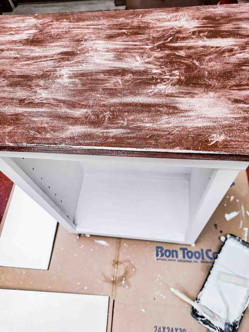 Transform your Bookcase with this DIY Bookshelf Makeover Idea