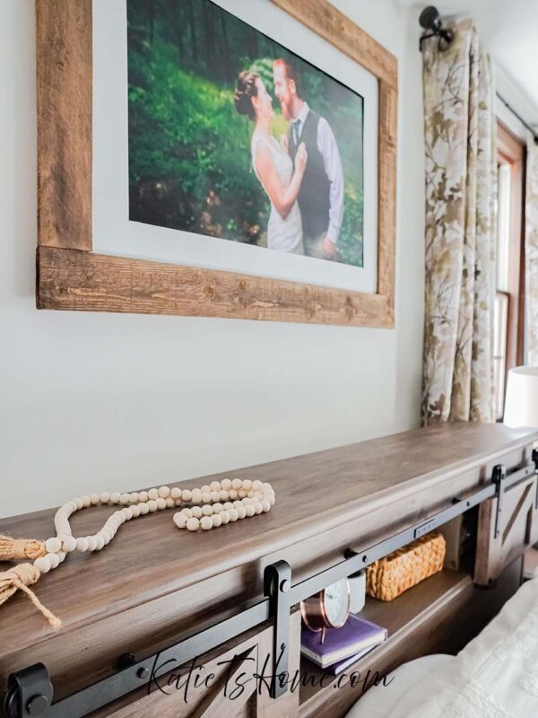 Farmhouse DIY Pallet Picture Frame Idea - Katie T's Home