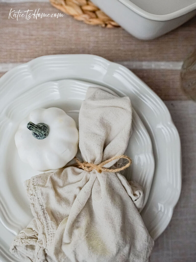 Secrets of an Instagram-Worthy Friendsgiving Table: How to Set the ...