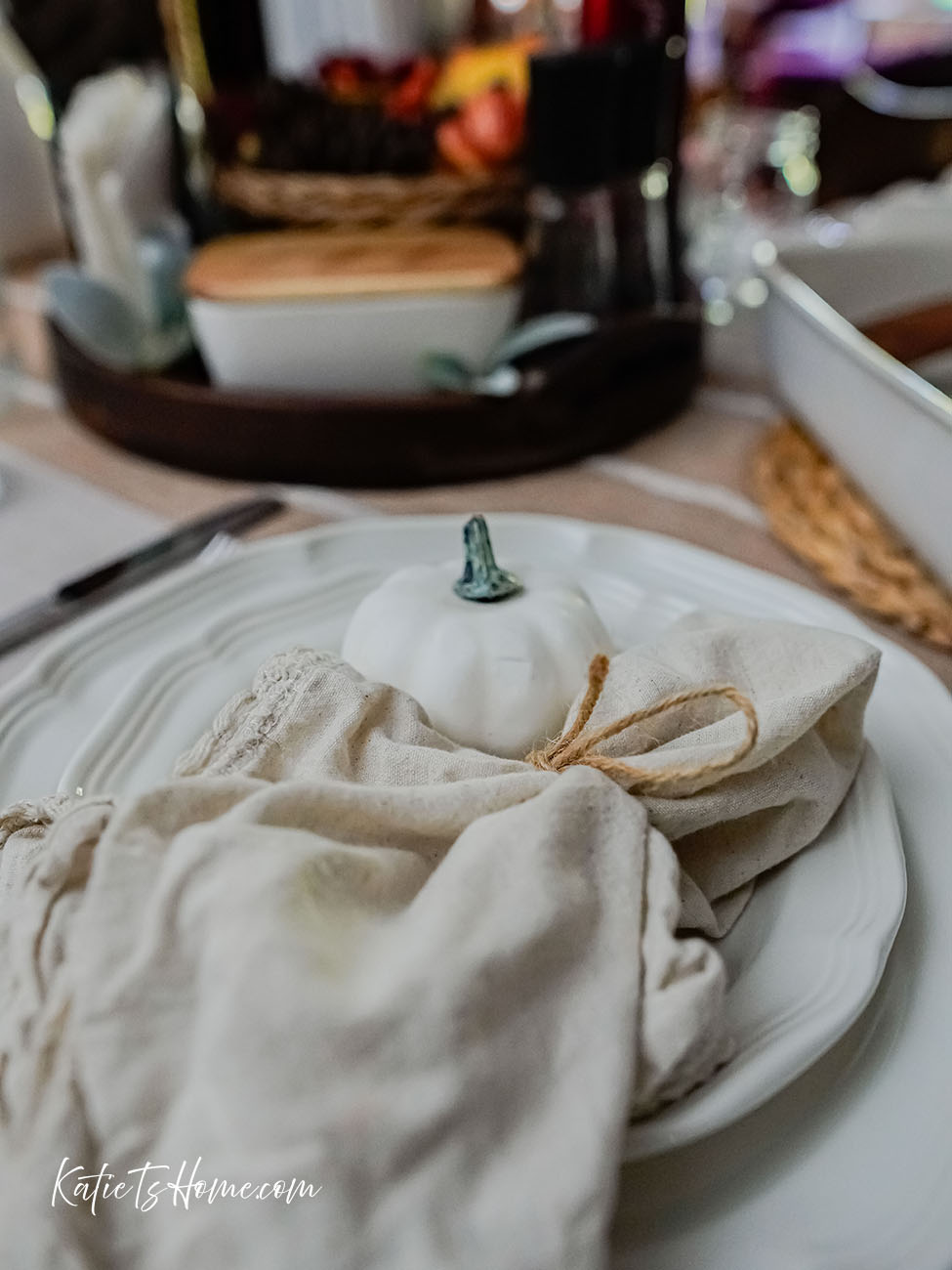 Secrets of an Instagram-Worthy Friendsgiving Table: How to Set the ...